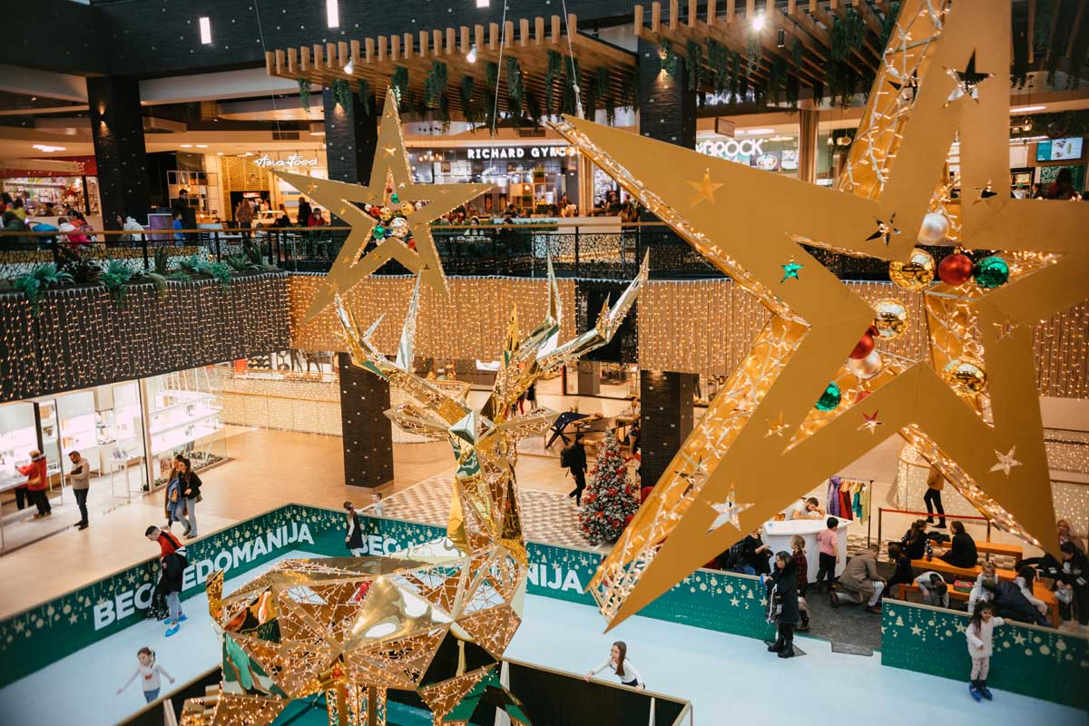 MPC Properties Shining Bright with Christmas Lights by MK Illumination